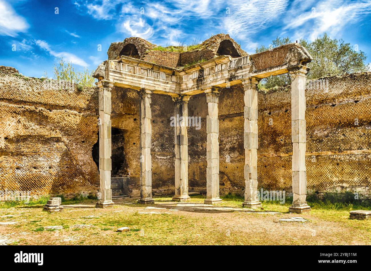 Roman ruins of Corinthian columns in Villa Adriana (Hadrian's Villa ...