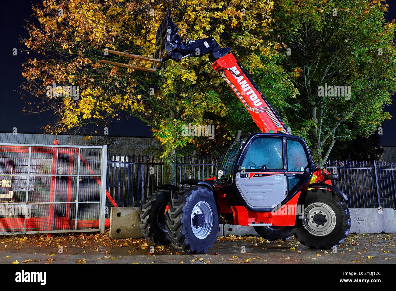 Manitou MT933 9 metre Telehandler Stock Photo - Alamy