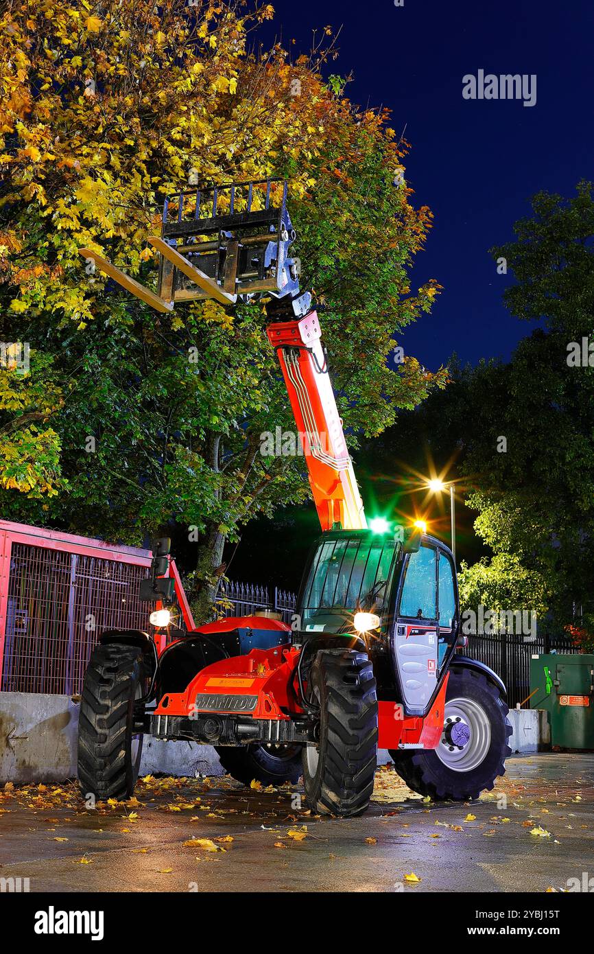 Manitou MT933 9 metre Telehandler Stock Photo - Alamy