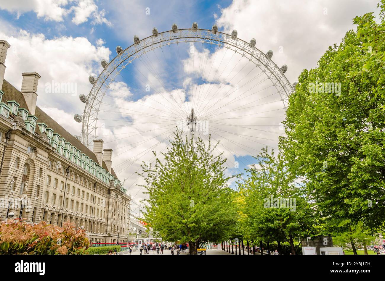 LONDON - MAY 28: The Coca-Cola London Eye on May 28, 2015. The ferris ...