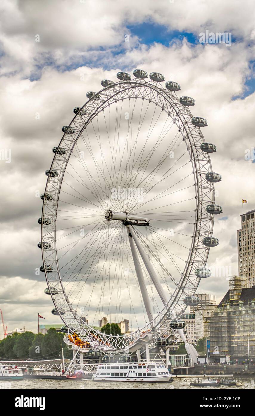 LONDON - MAY 28: The Coca-Cola London Eye on May 28, 2015. The ferris ...