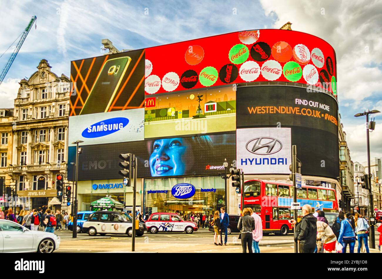 Piccadilly billboard screens hi-res stock photography and images - Alamy