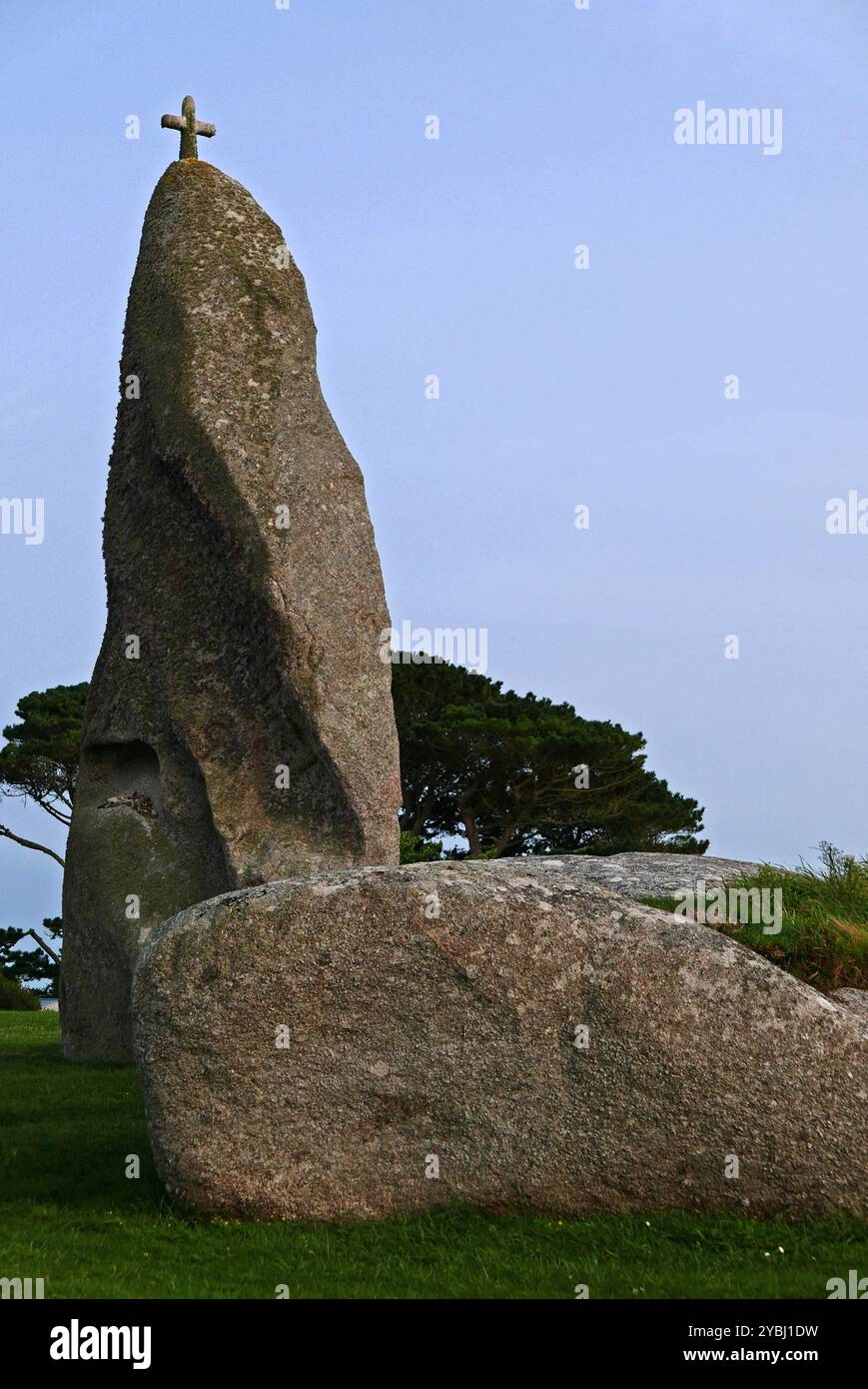 Menhir de Men Mars, Plouneour-Brignogan-Plages, Finistere, Bretagne ...