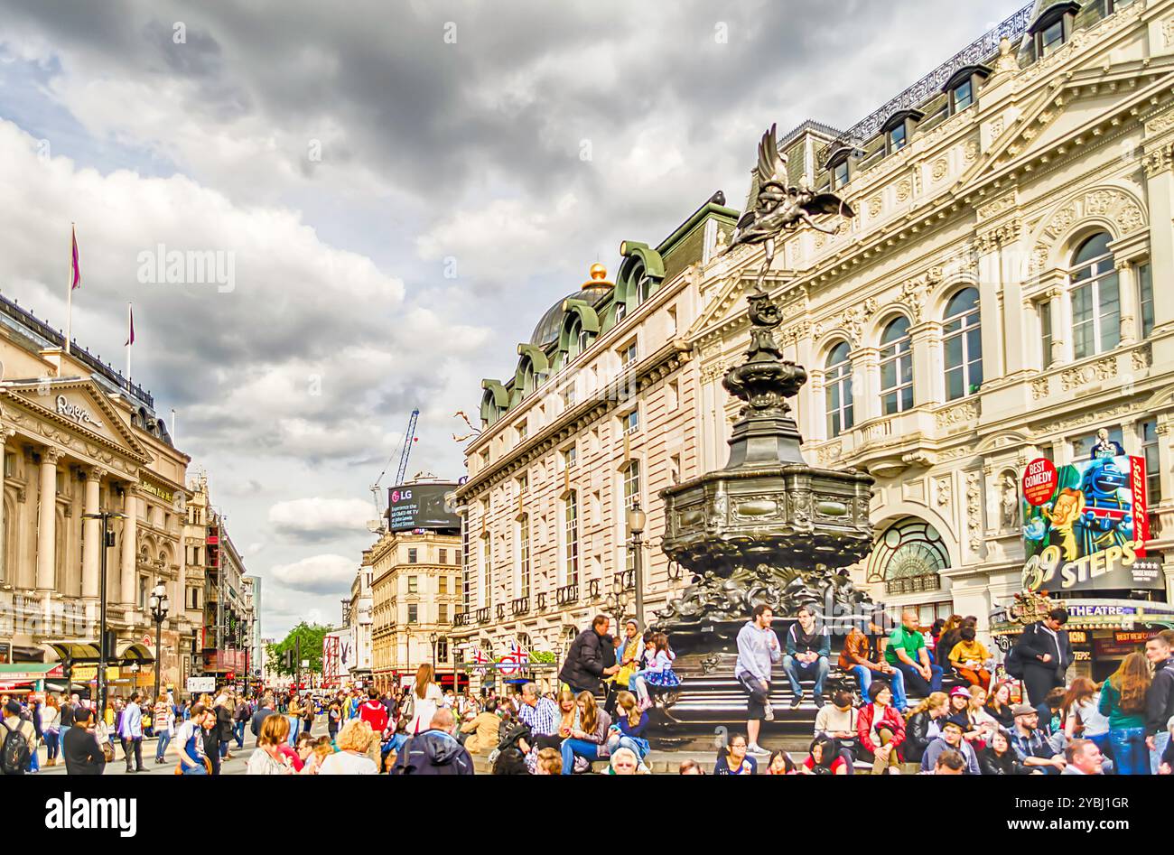 LONDON - MAY 28:Tourists gather around the statue of Eros at Picadilly ...