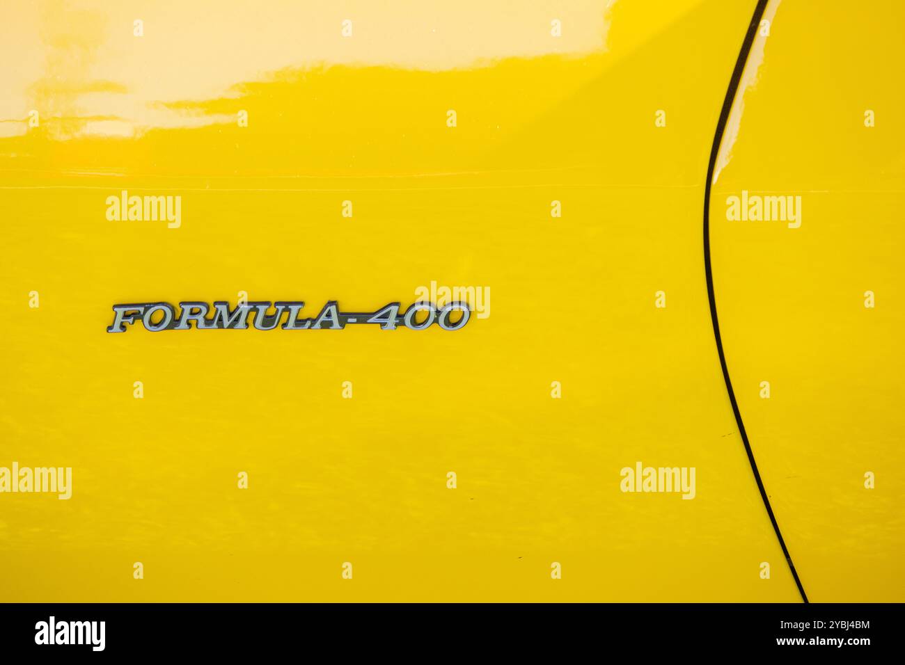 Pontiac logo hi-res stock photography and images - Alamy