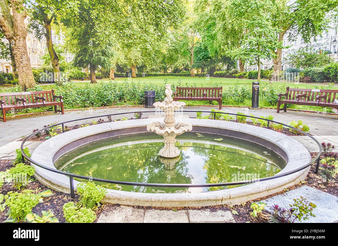 Fountain in St. George's Square, Pimlico, London, UK Stock Photo - Alamy