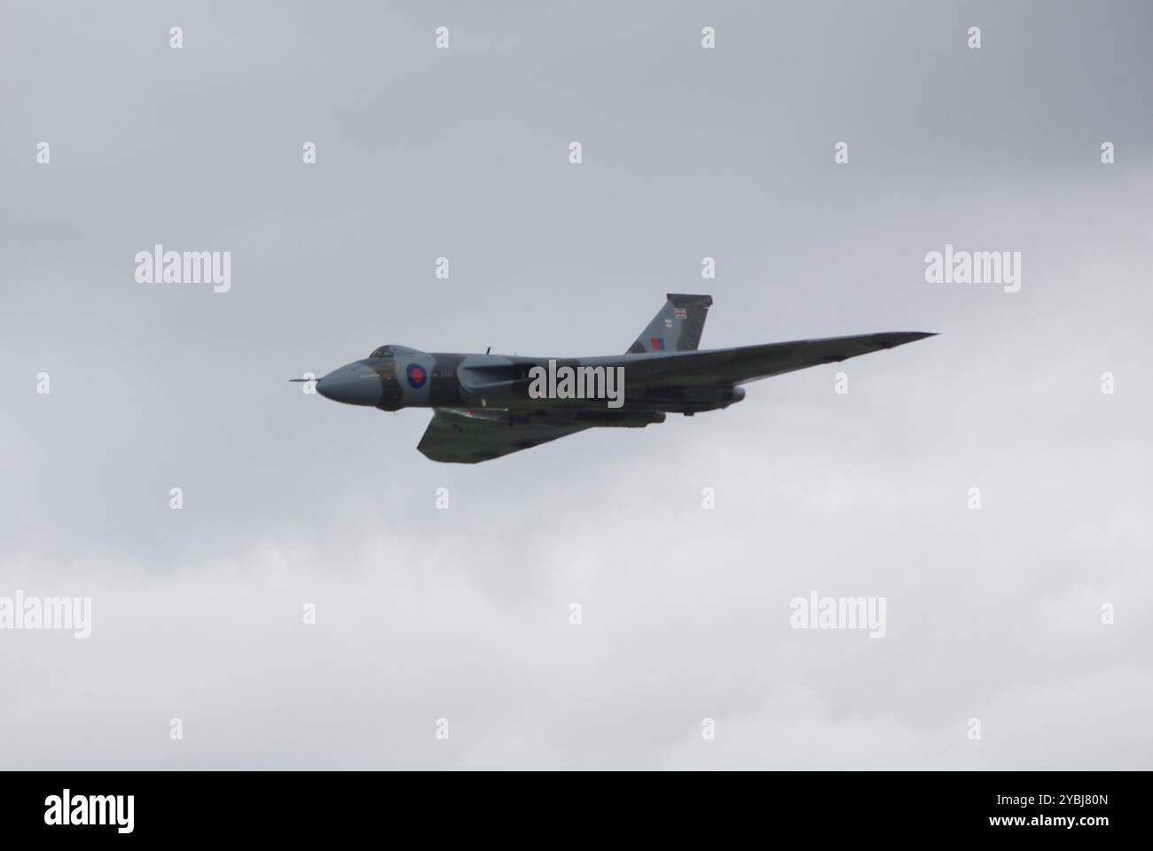 Avro Vulcan XH558 aerobatic display at RNAS Yeovilton in her final ...