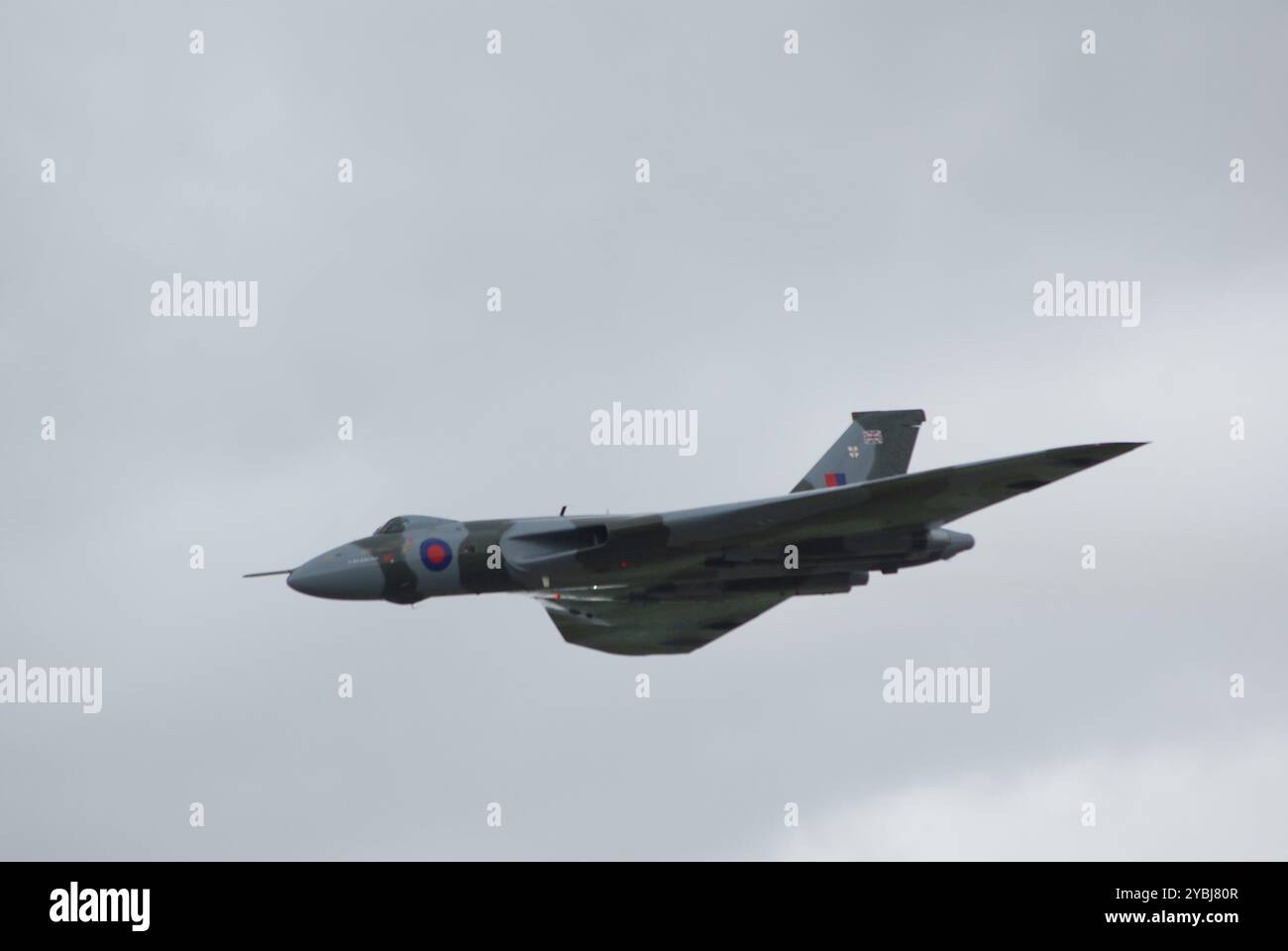 Avro Vulcan XH558 aerobatic display at RNAS Yeovilton in her final ...