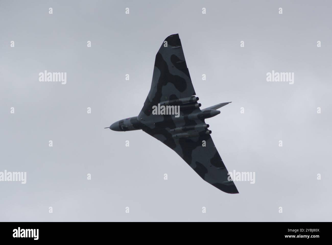 Avro Vulcan XH558 aerobatic display at RNAS Yeovilton in her final ...