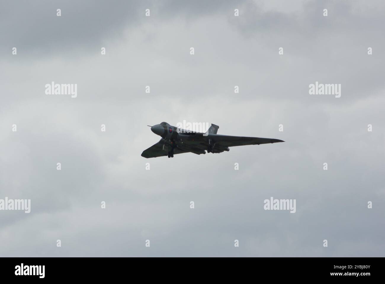 Avro Vulcan XH558 aerobatic display at RNAS Yeovilton in her final ...