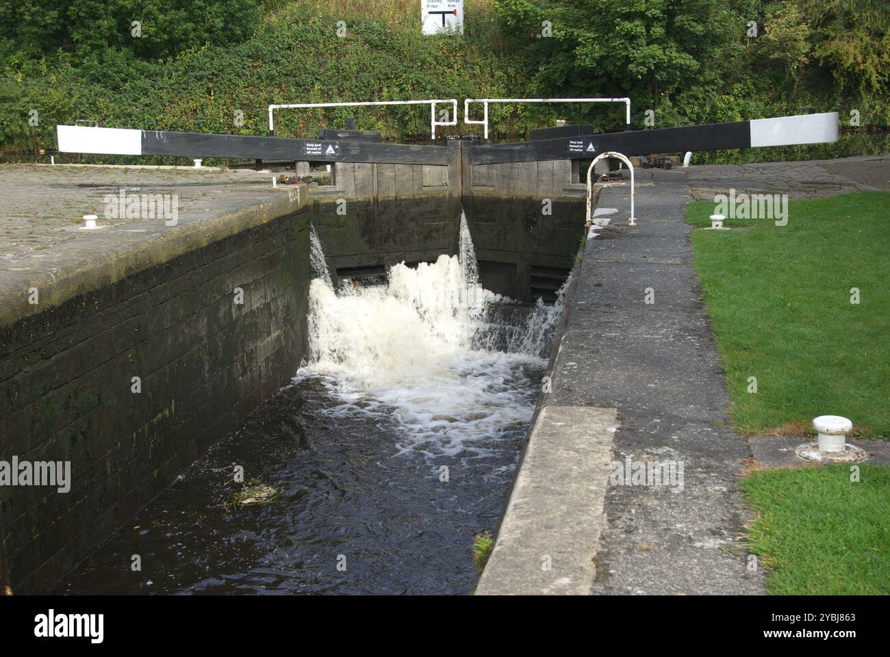 Canal lock on the Calder and Hebble Navigation Stock Photo - Alamy