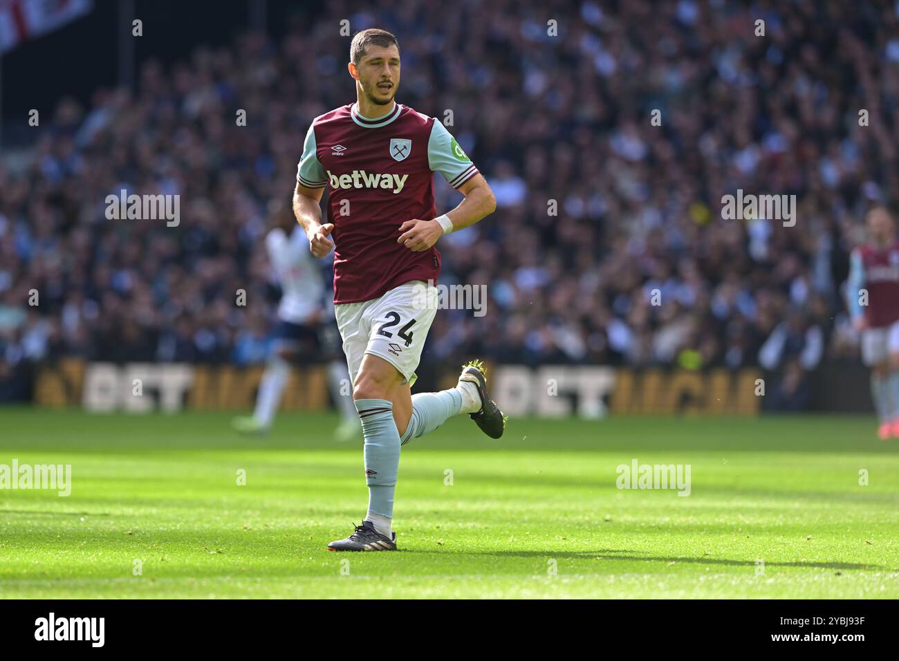 London, UK. 19th Oct, 2024. Guido Rodriguez of West Ham Utd during the ...