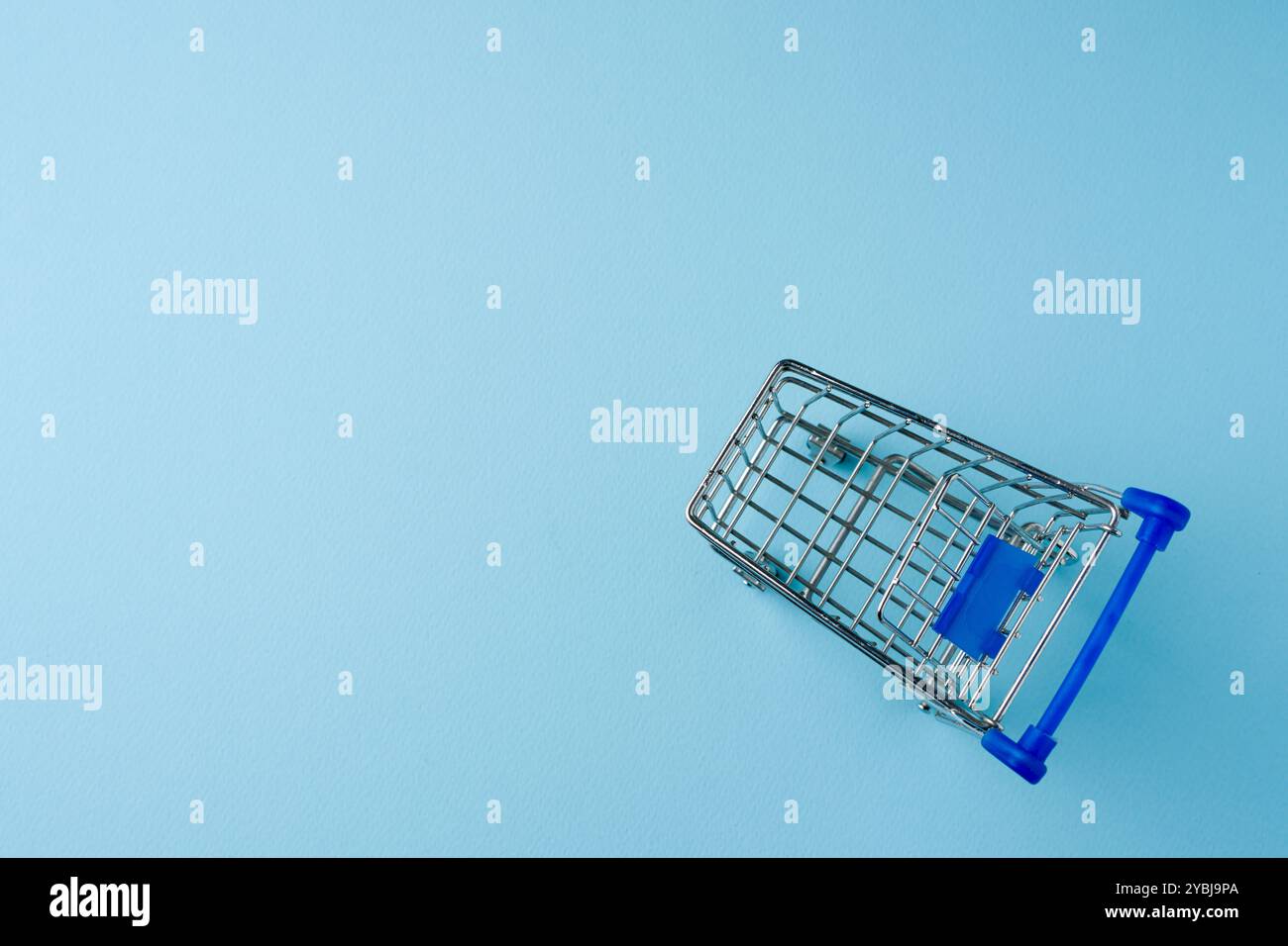 Supermarket grocery cart hi-res stock photography and images - Alamy