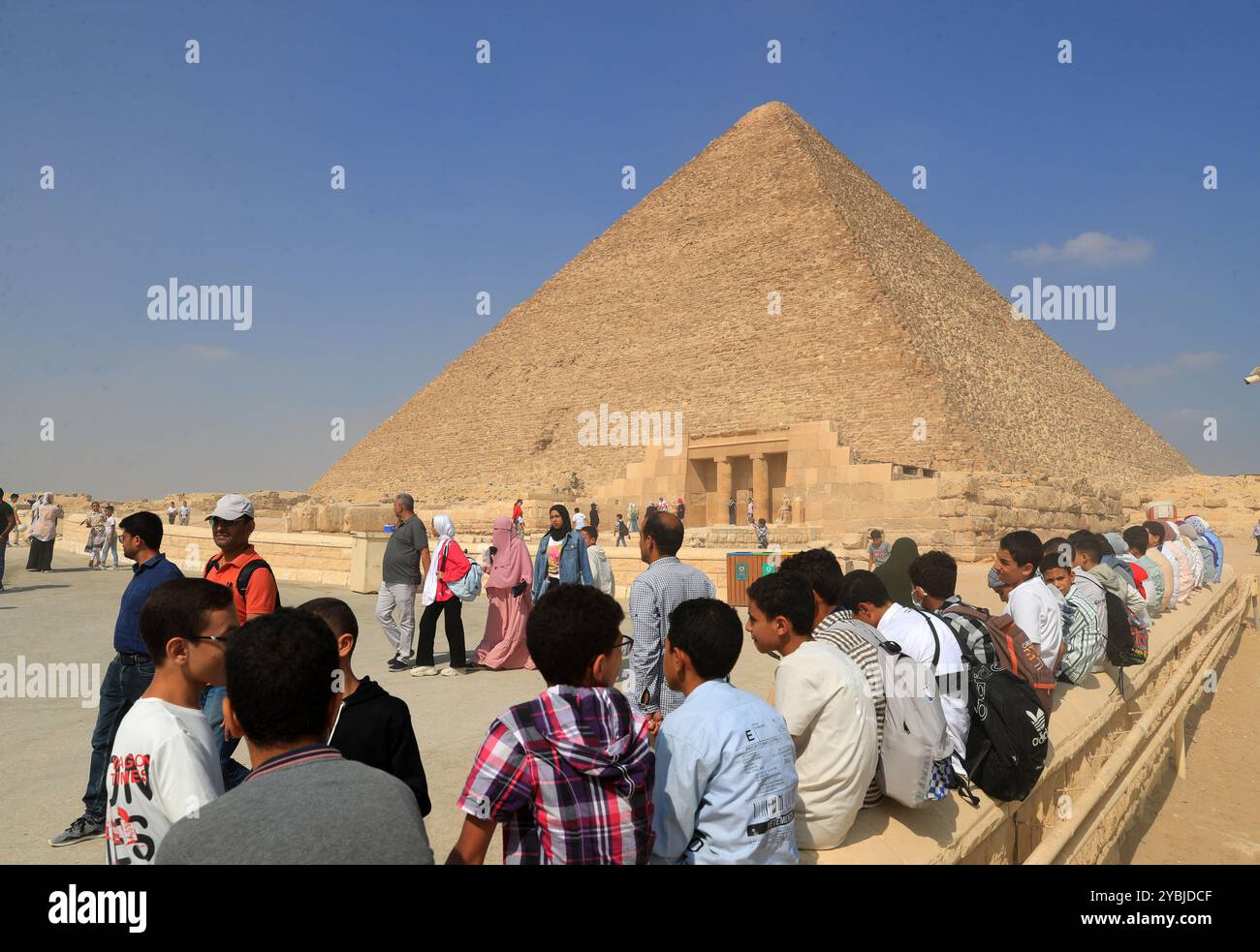 Cairo, Egypt. 19th Oct, 2024. Tourists visit the Giza Pyramids scenic ...