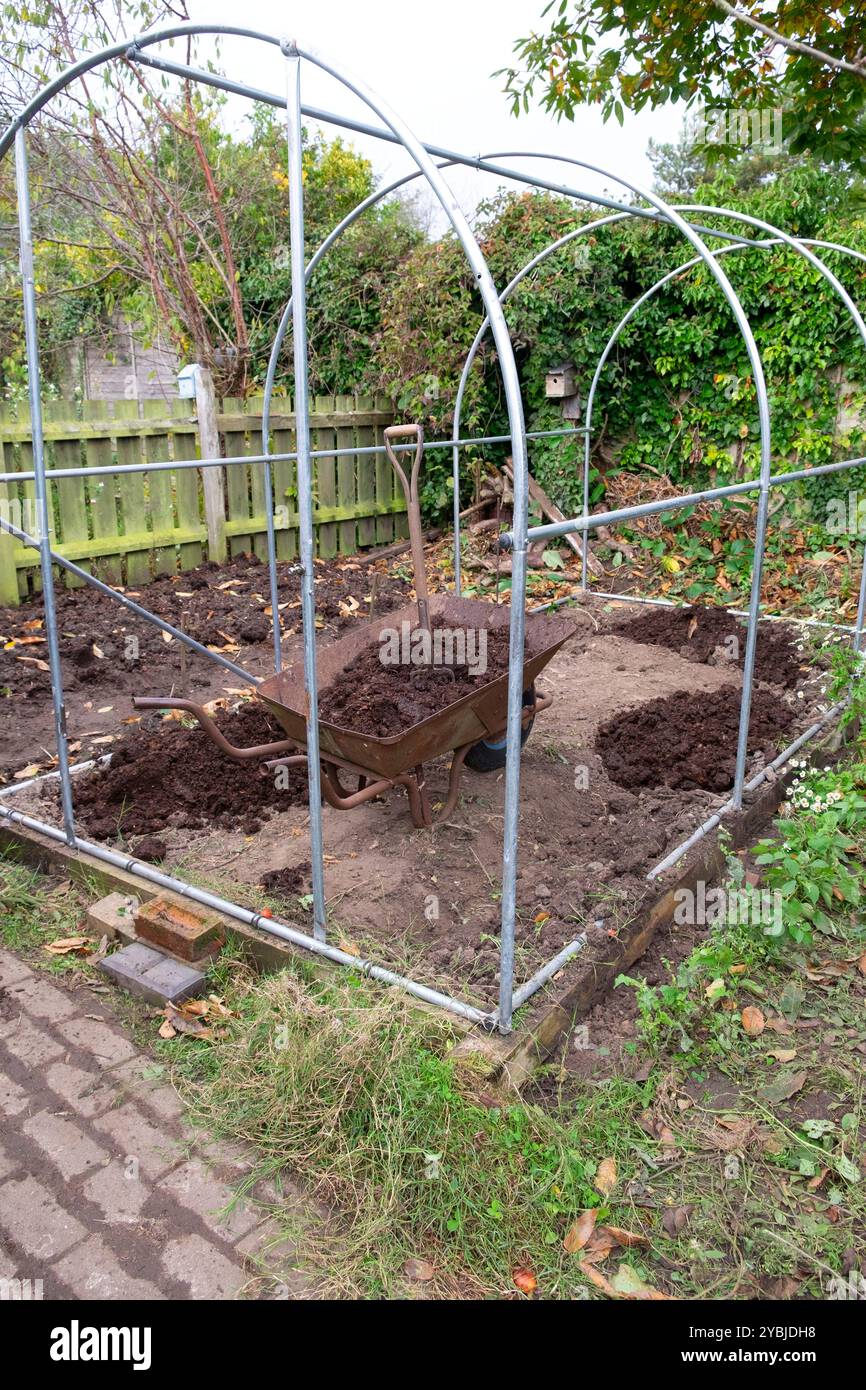 Well rotted horse manure hi-res stock photography and images - Alamy