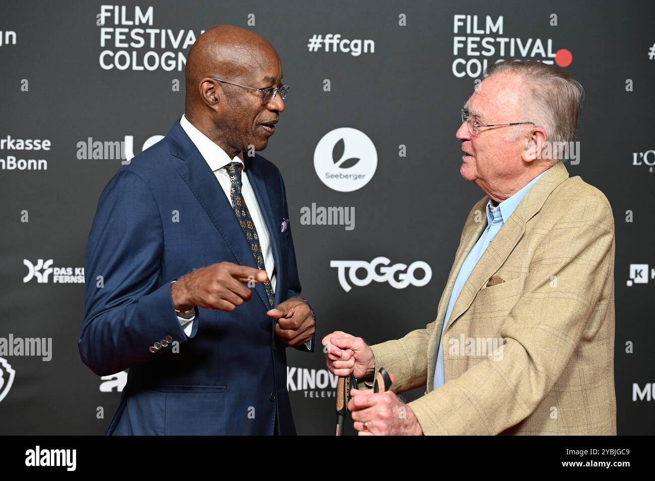 der US amerikanische Sportler Edwin Moses und Sportler Manfred Germar ...