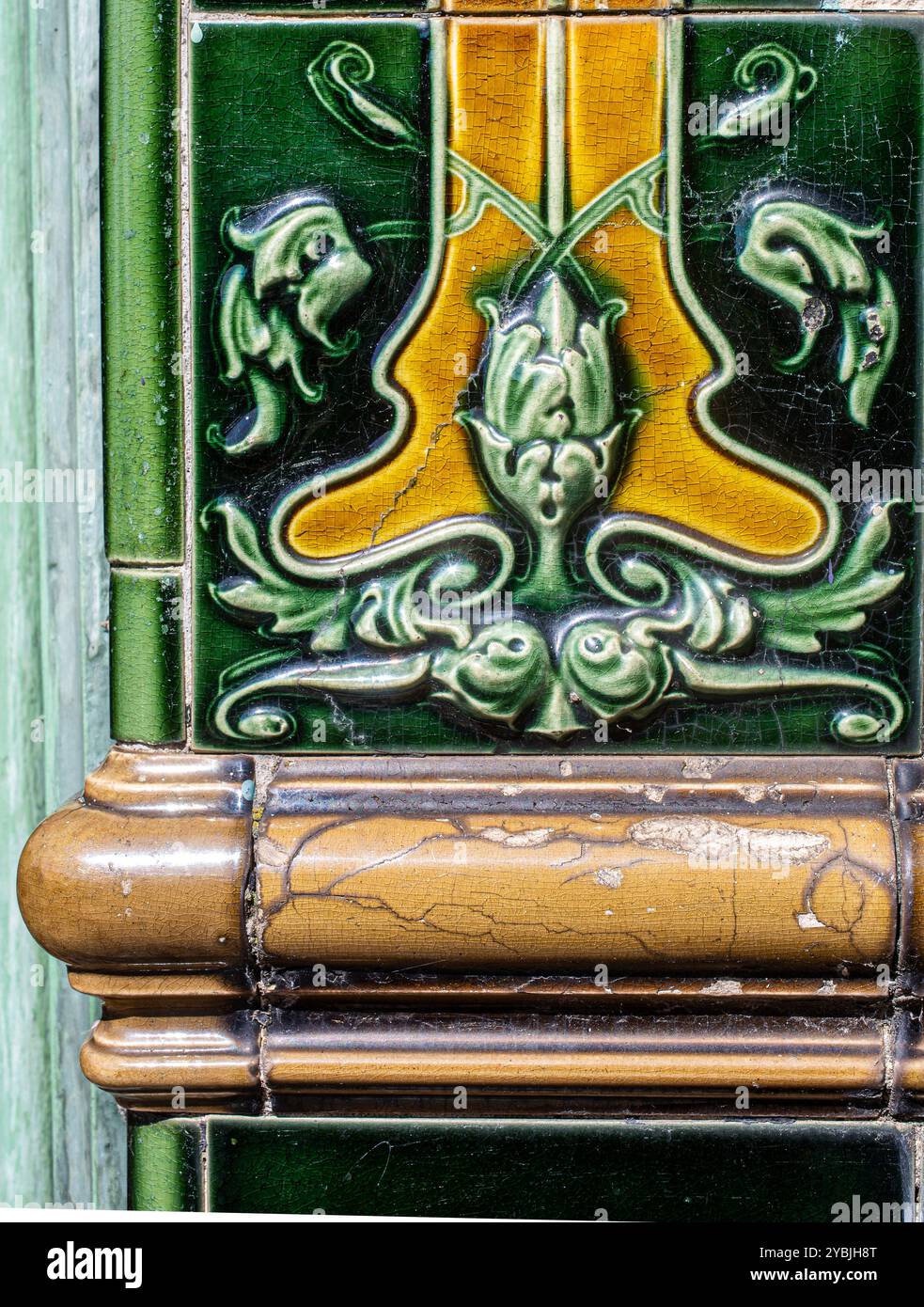 Authentic victorian detail hi-res stock photography and images - Alamy