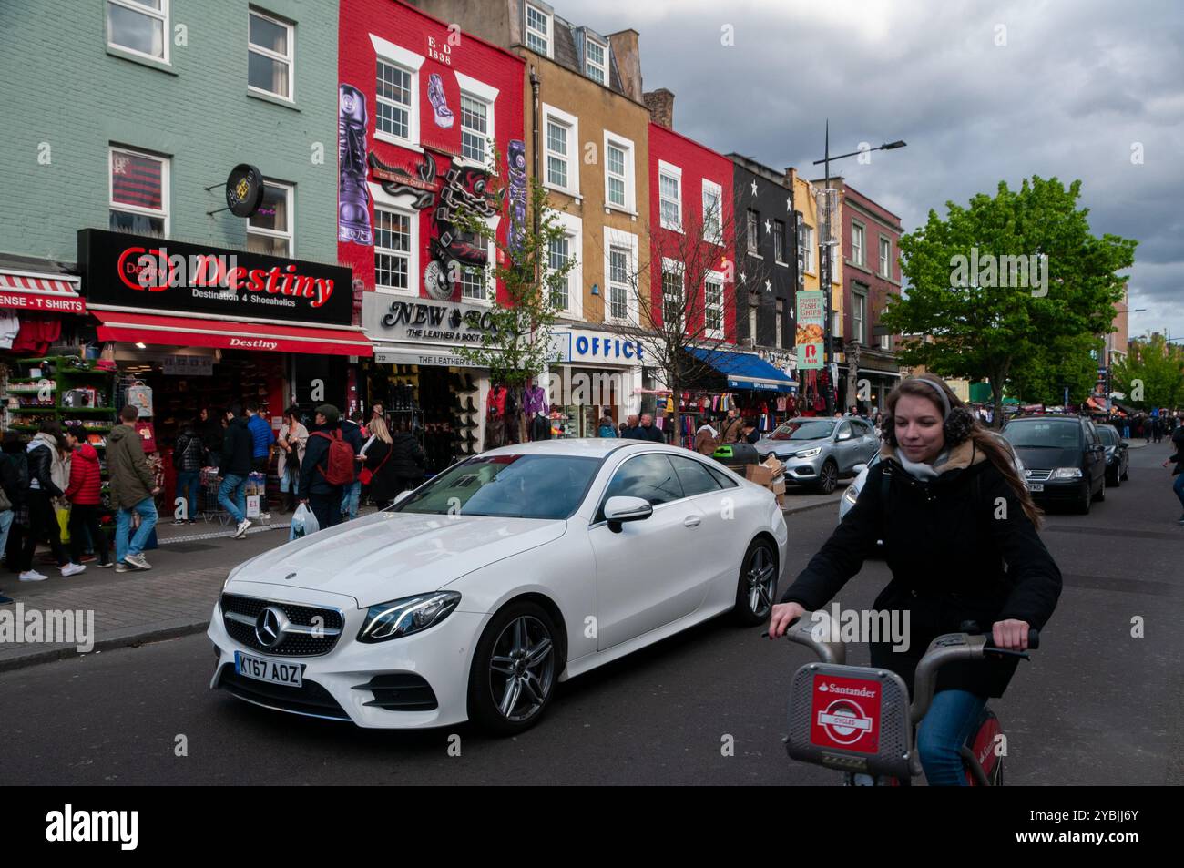 Windows in london shops hi-res stock photography and images - Alamy