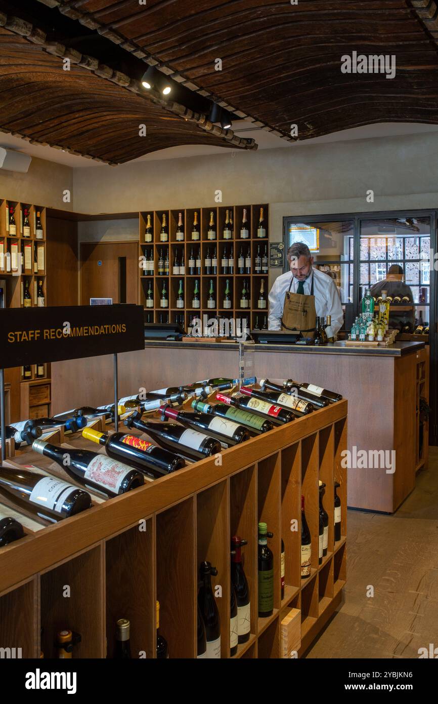 Retail display cabinets for wine hi-res stock photography and images ...