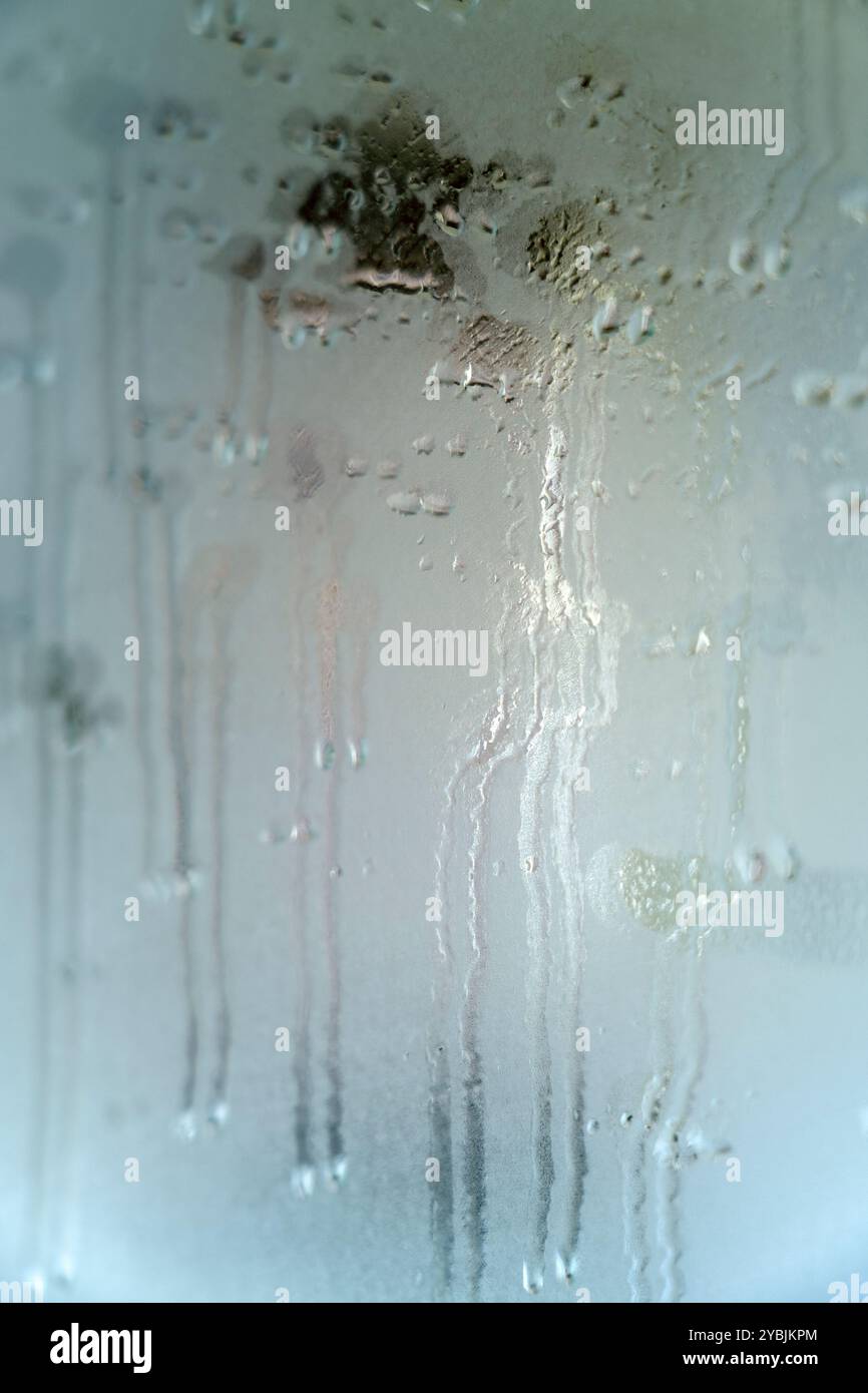 Condensation mirror hi-res stock photography and images - Alamy