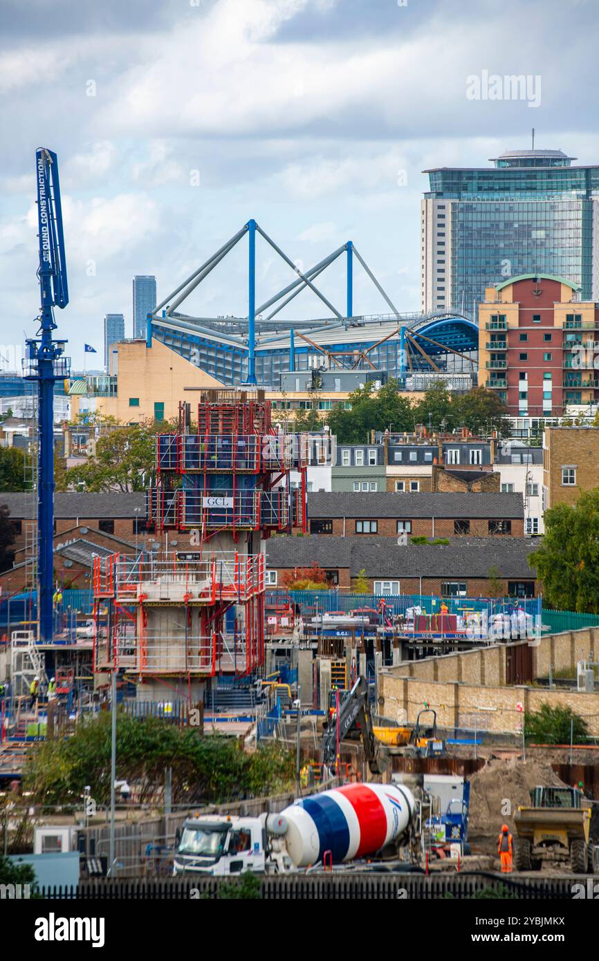 Shed end chelsea football club hi-res stock photography and images - Alamy