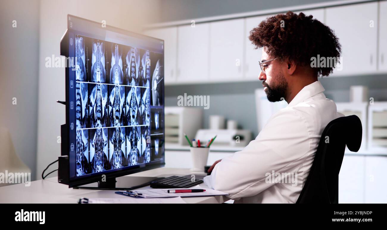 Doctor Screening Knee Bone X Ray On Computer Stock Photo - Alamy
