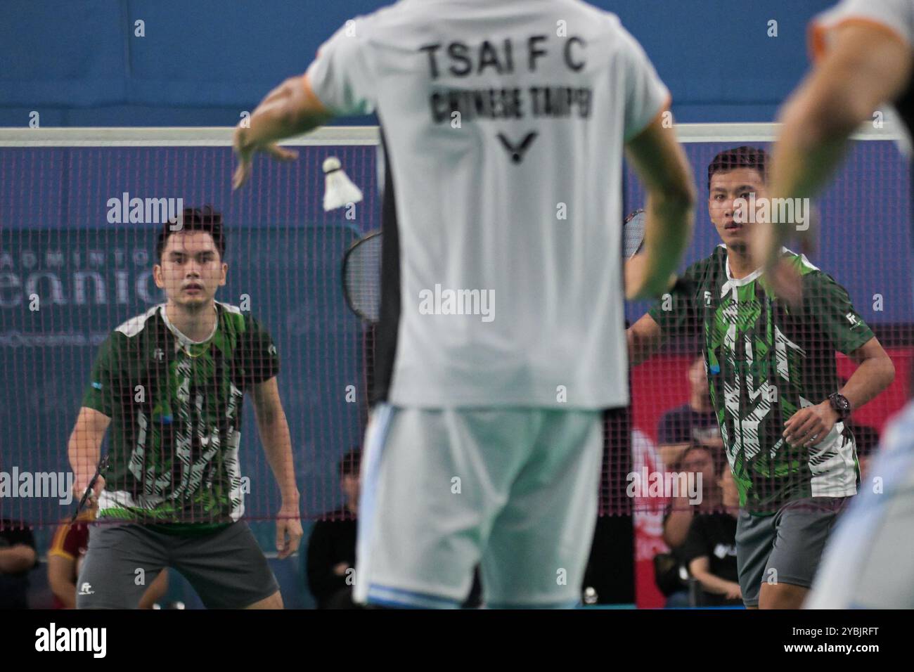 Tsai Fu Cheng (C) of Chinese Taipei, Alvin Morada (R) and Christian ...