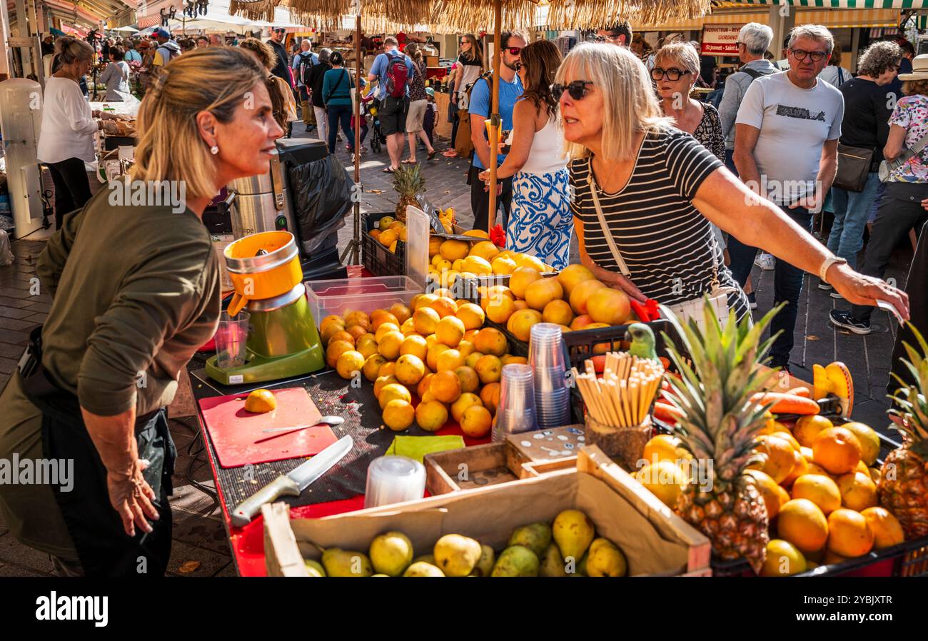 Shopping in the fruit and flower market in the Cours Saleya, Nice ...