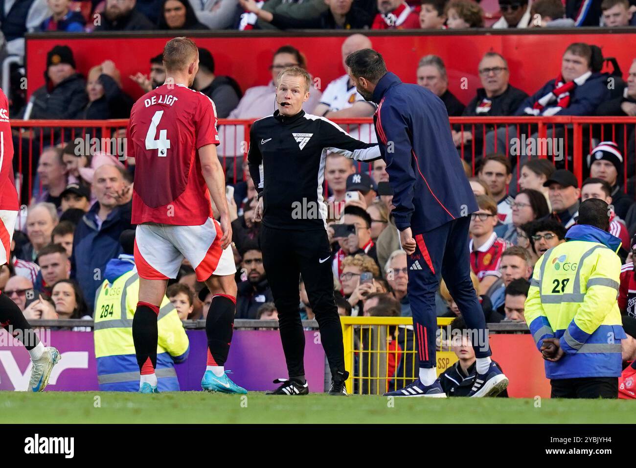 Manchester, UK. 19th Oct, 2024. Manchester United Assistant manager ...