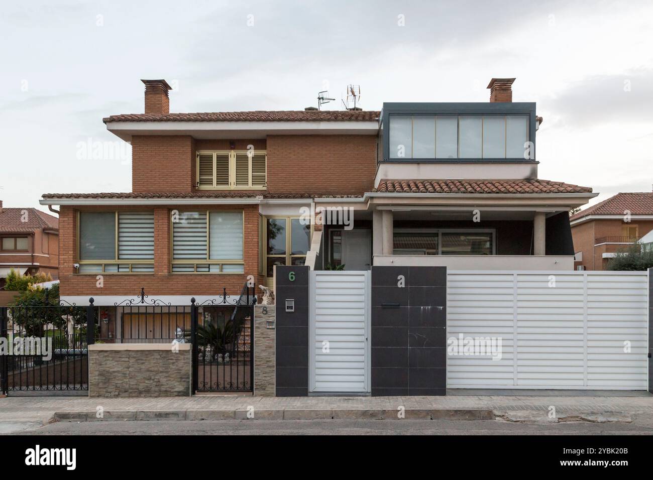 Modern chalet spain hi-res stock photography and images - Alamy