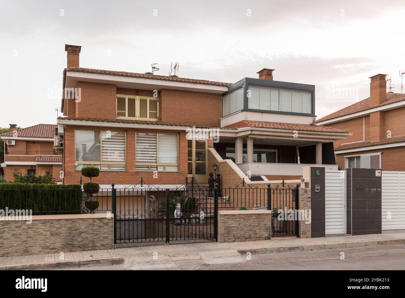 Modern chalet spain hi-res stock photography and images - Alamy