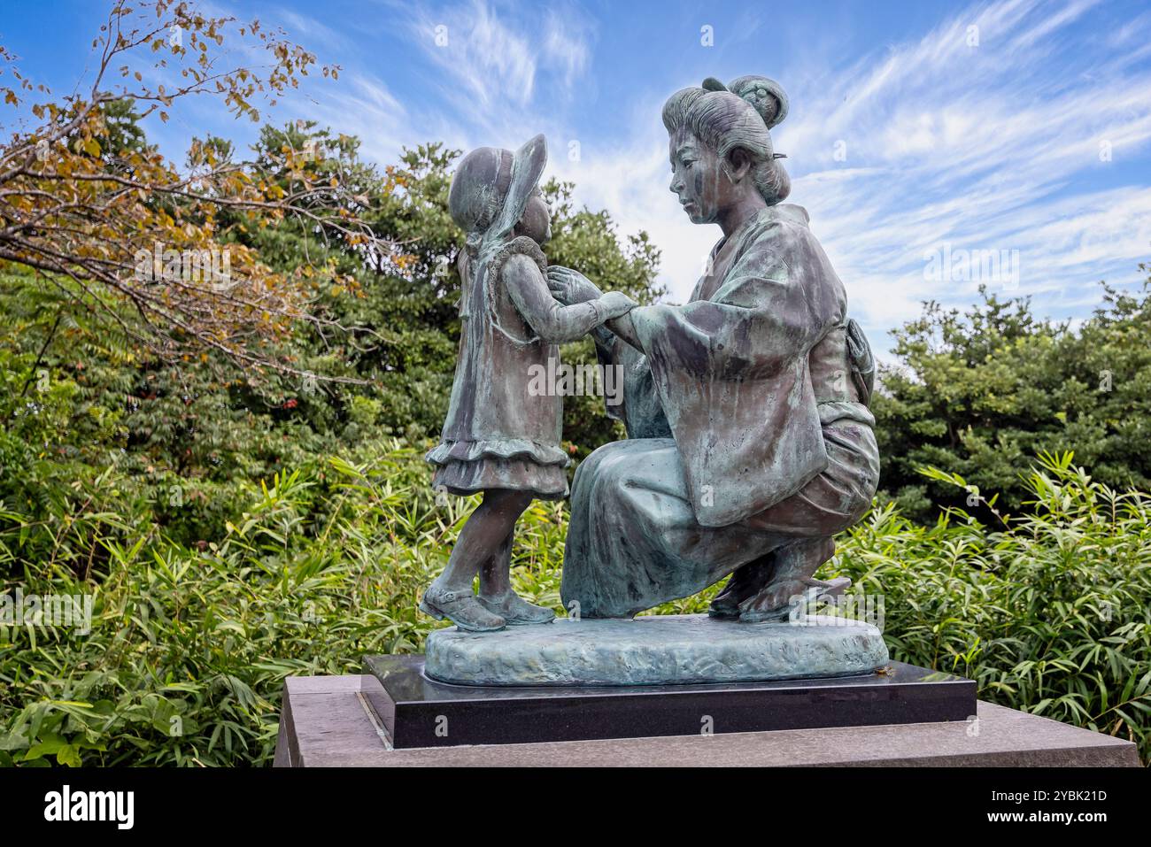 Nihon-daira summit ”Mother and Child Statue” based on Akai Kutsu at ...