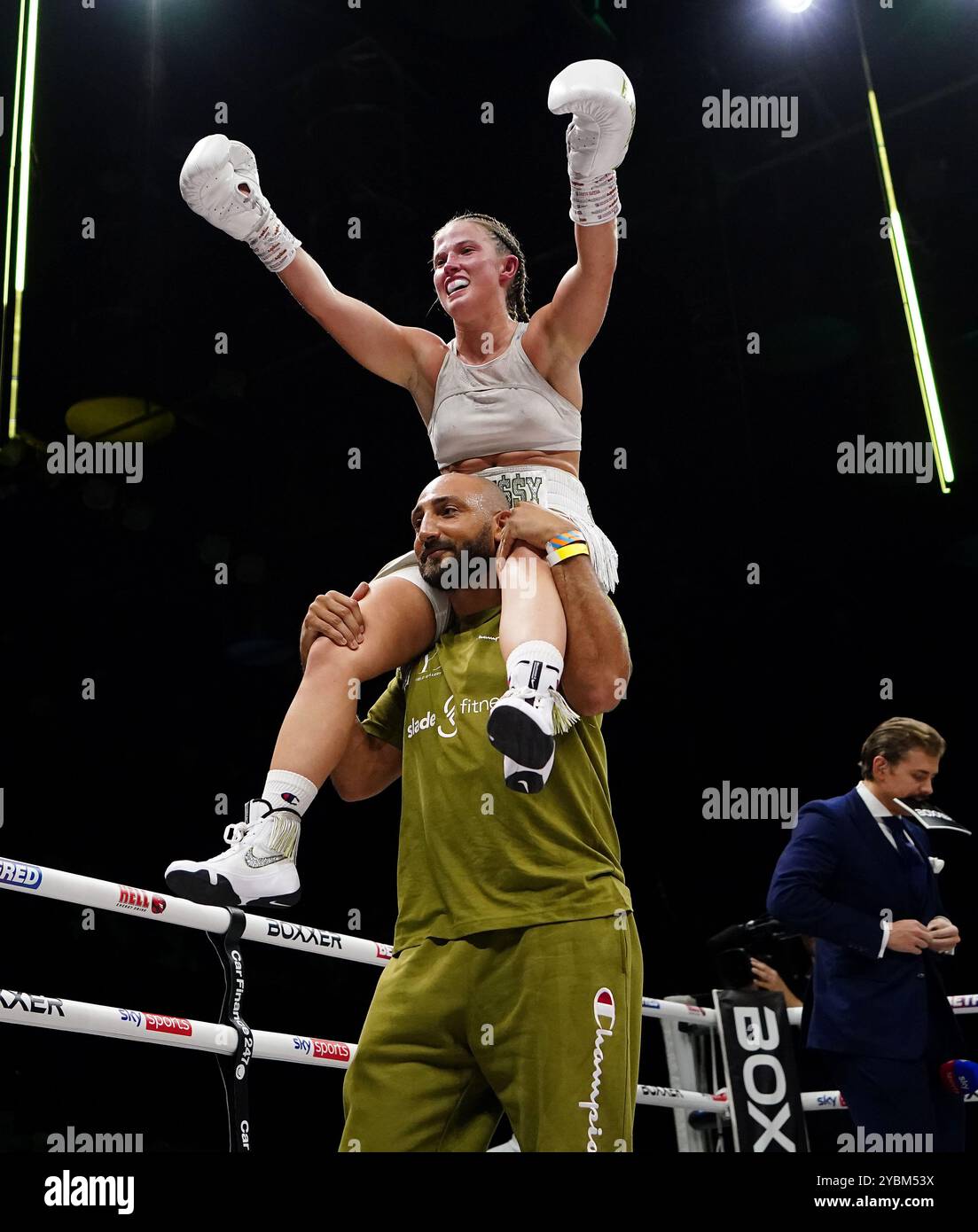 Francesca Hennessy celebrates winning against Ana Karla Vaz De Moraes ...