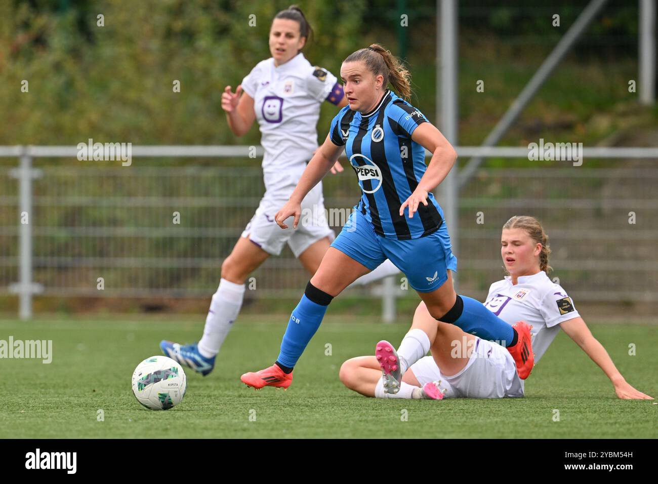 Aalter, Belgium. 19th Oct, 2024. Davinia Vanmechelen (25) of Club YLA pictured in a duel with ...