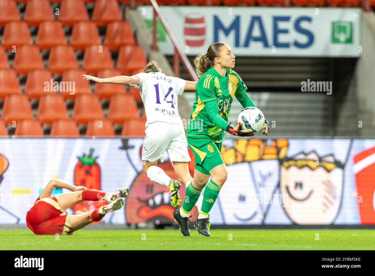 Liege, Belgium. 16th Oct, 2024. goalkeeper Lise Musique (32) of ...