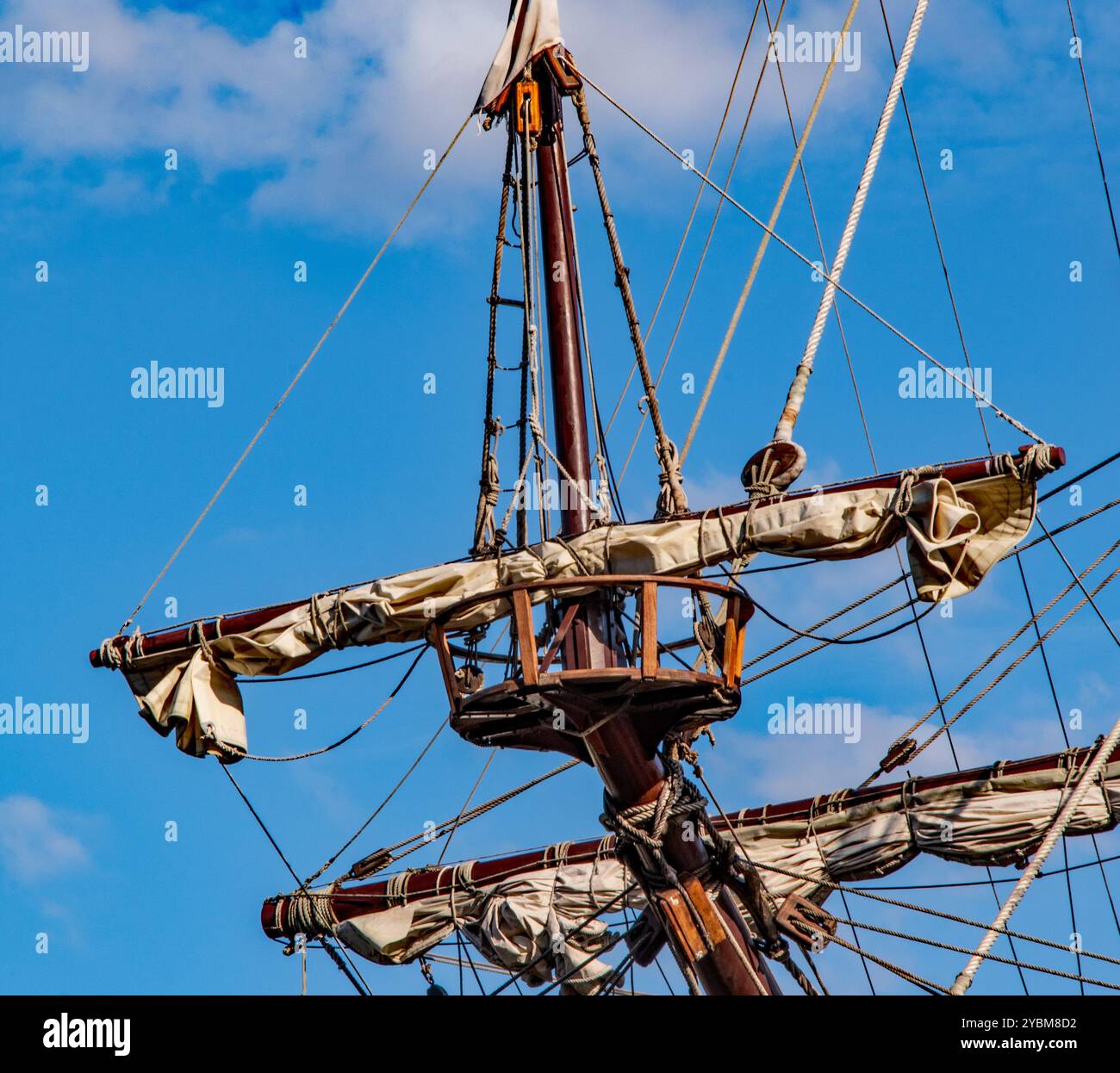 Ships crows nest hi-res stock photography and images - Alamy