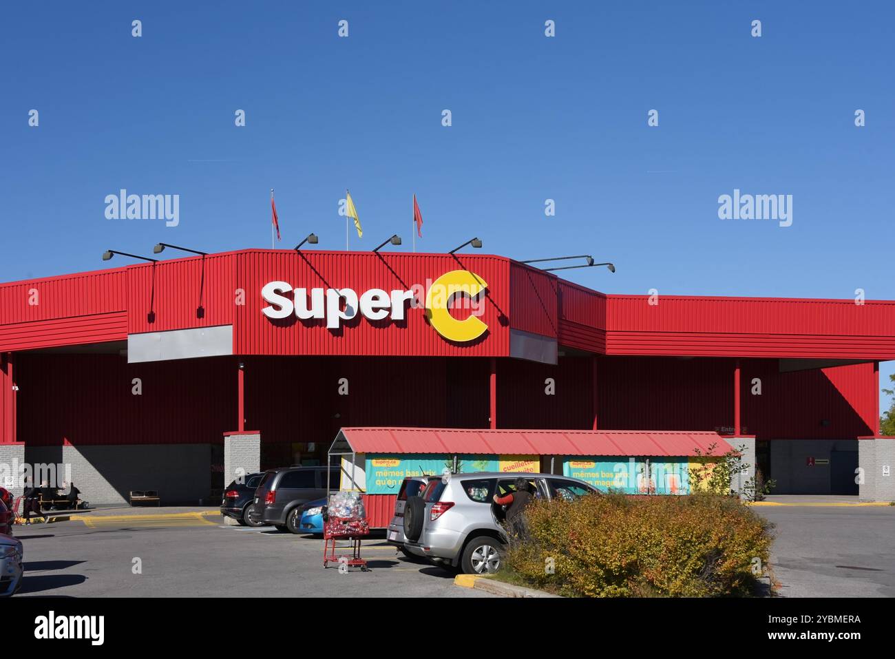 Beverage can supermarket hi-res stock photography and images - Alamy