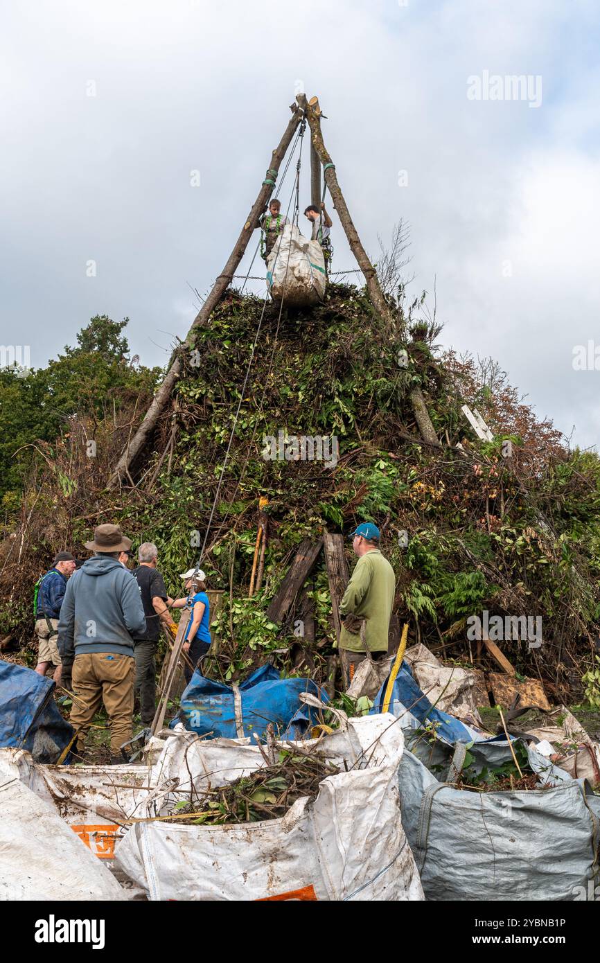 Villagers in Chiddingfold, Surrey, England, UK, building a giant ...