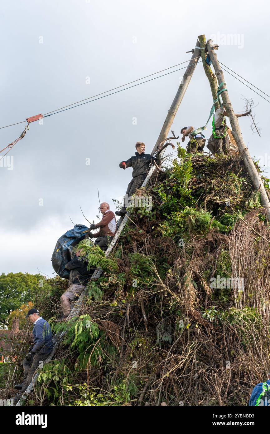 Villagers in Chiddingfold, Surrey, England, UK, building a giant ...
