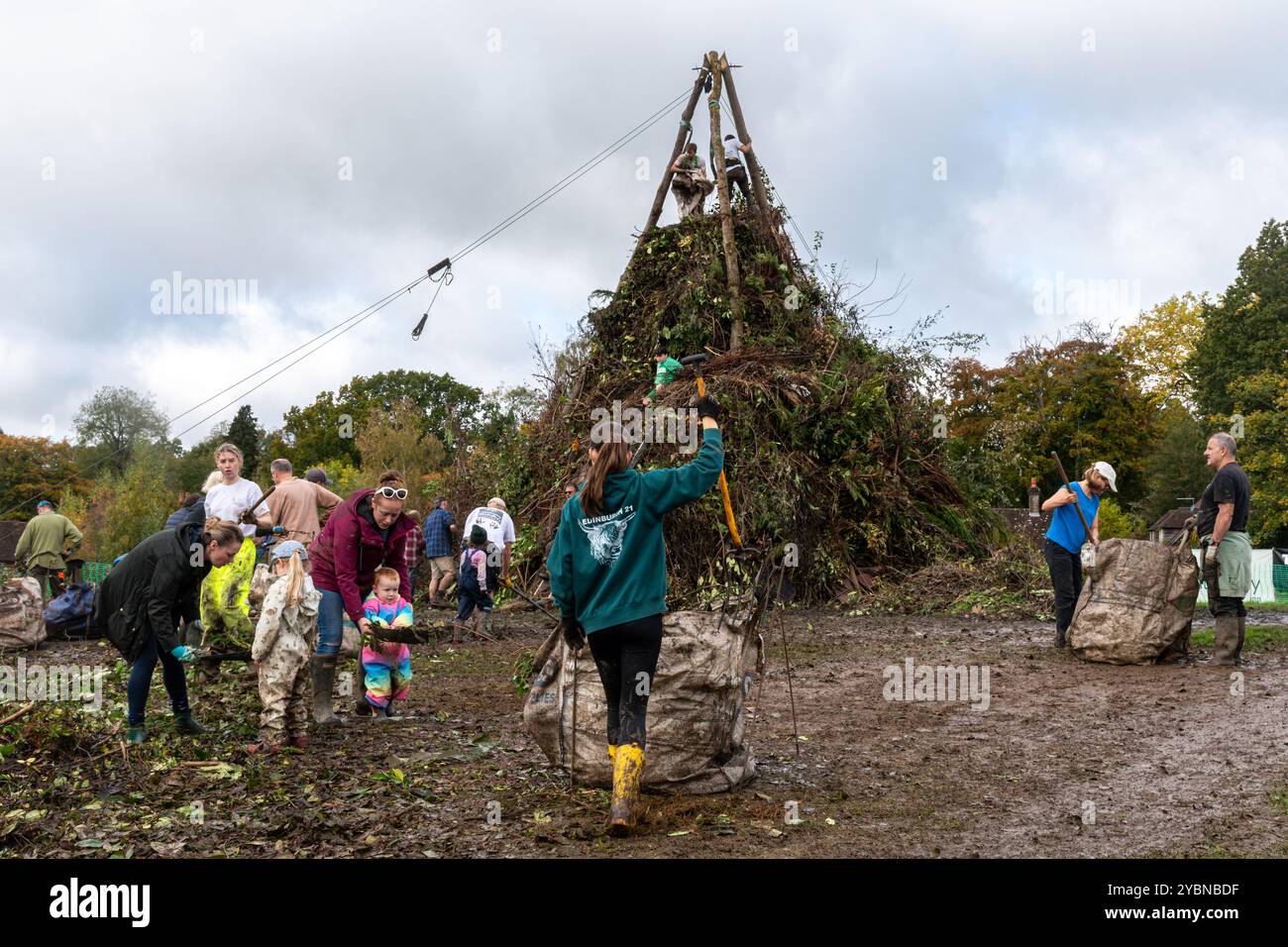 Villagers in Chiddingfold, Surrey, England, UK, building a giant ...
