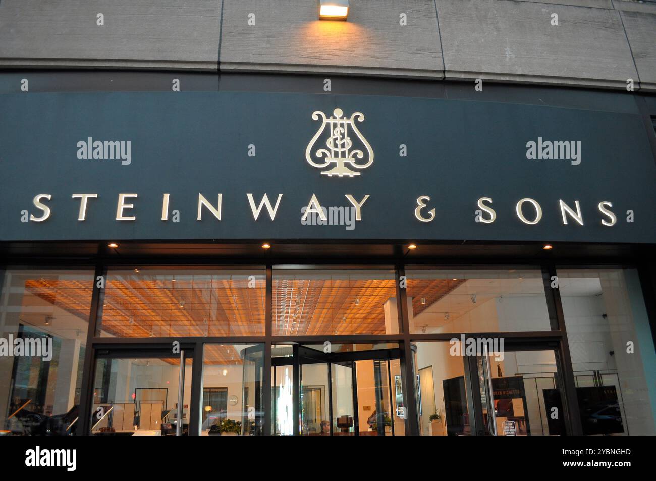 Piano shop sign hi-res stock photography and images - Alamy