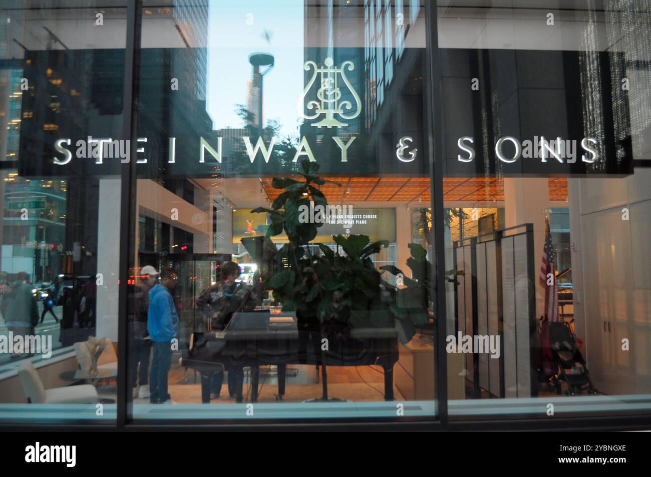Piano shop sign hi-res stock photography and images - Alamy