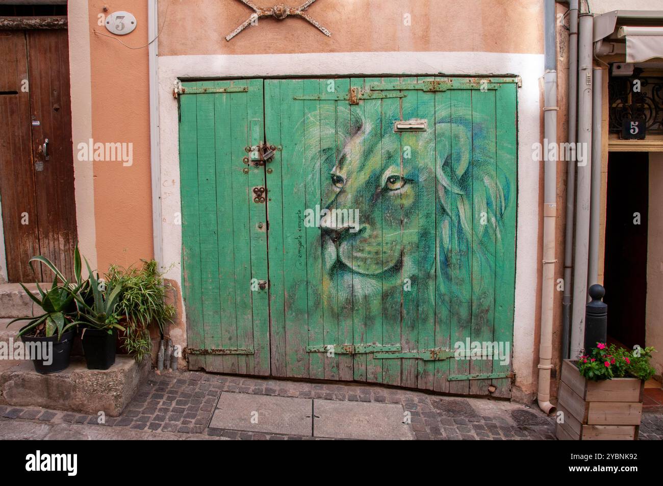 Glimpse of the Le Panier district in Marseille with street art. France ...