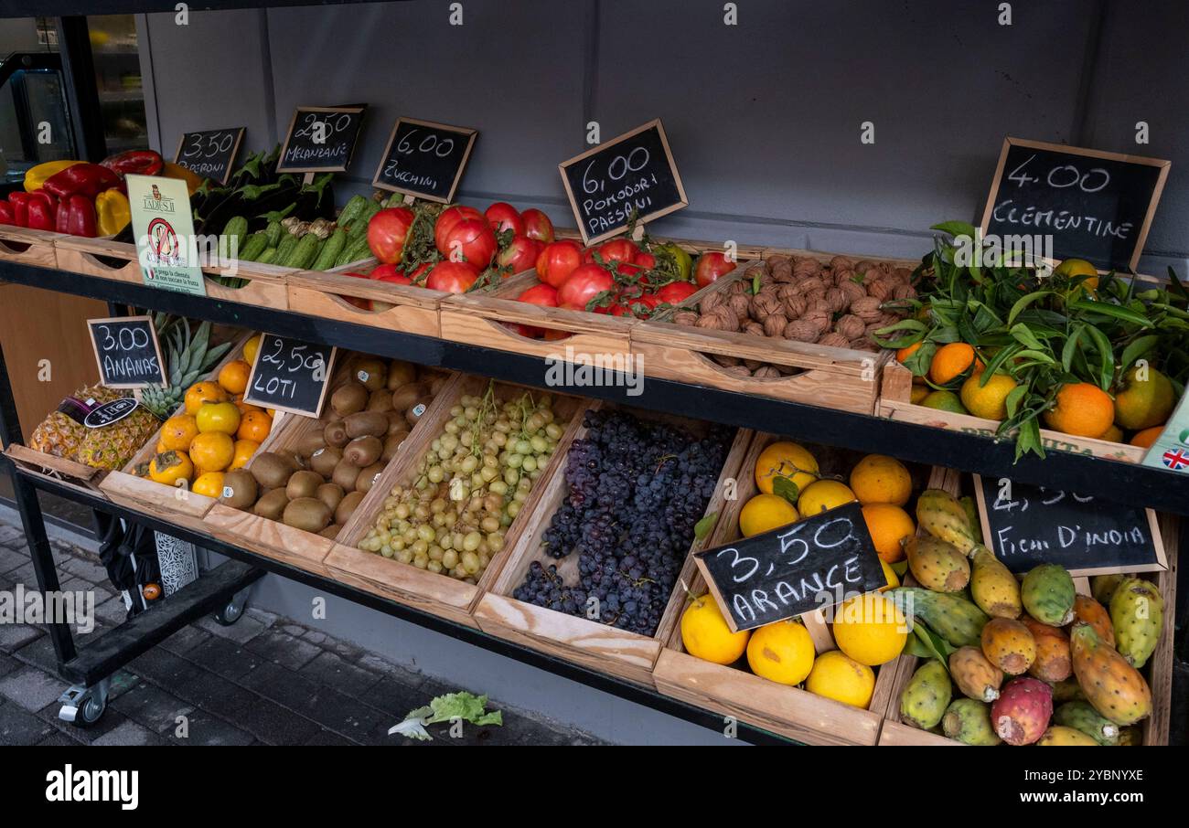 Fruit trader stall Sorrento, Campania, Italy Stock Photo - Alamy