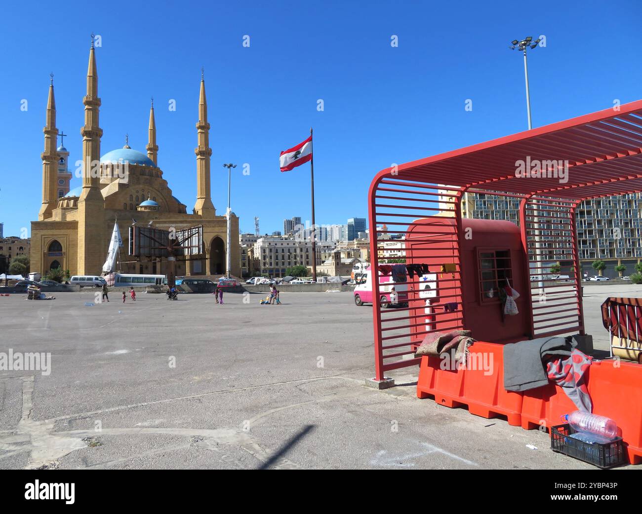 Lebanon dahye displaced families beirut war israeli bombing is hi-res ...