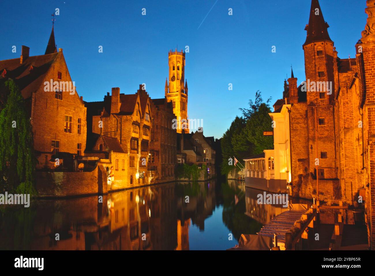 Lovers bridge bruges hi-res stock photography and images - Alamy