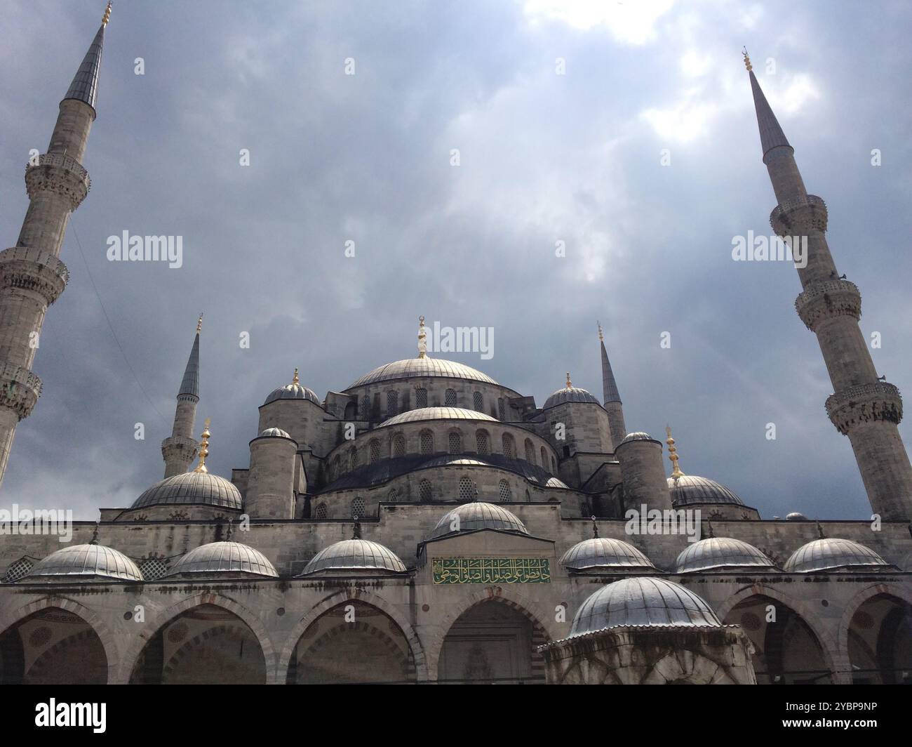 Beautiful stunning blue mosque hi-res stock photography and images - Alamy