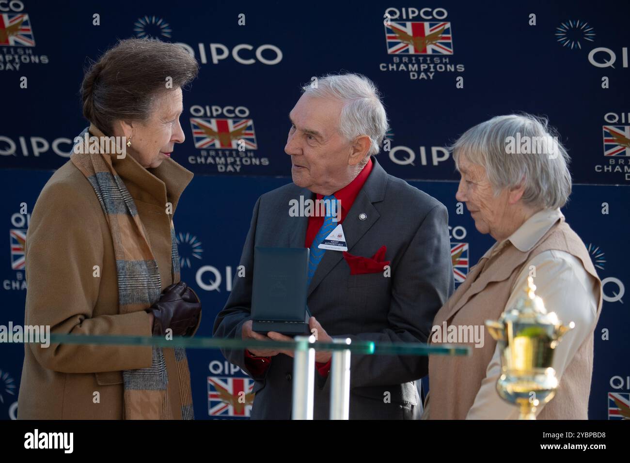 Ascot, Berkshire, UK. 19th October, 2024. The Princess Royal, Princess Anne made presented a ...