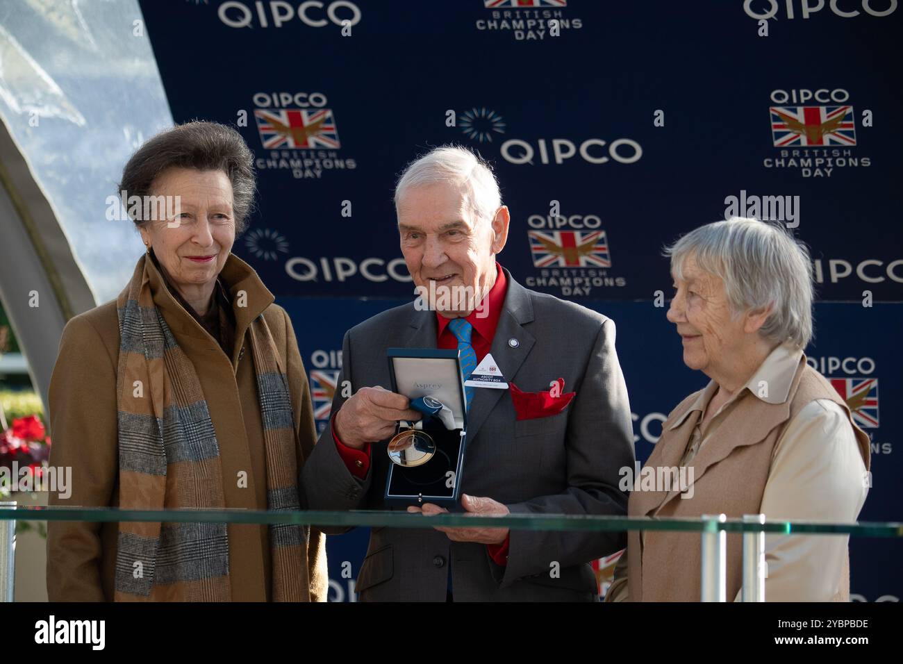 Ascot, Berkshire, UK. 19th October, 2024. The Princess Royal, Princess Anne made presented a ...