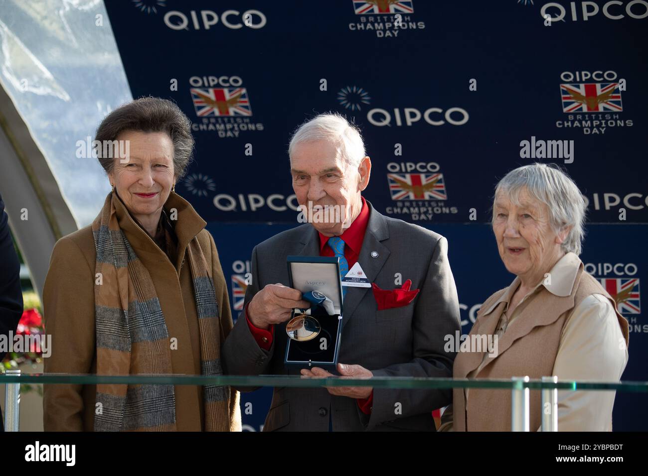 Ascot, Berkshire, UK. 19th October, 2024. The Princess Royal, Princess Anne made presented a ...